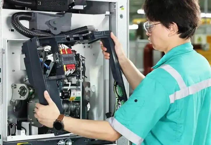 Vacuum Circuit Breaker Maintenance: Checklist, Tips, and Best Practices ...