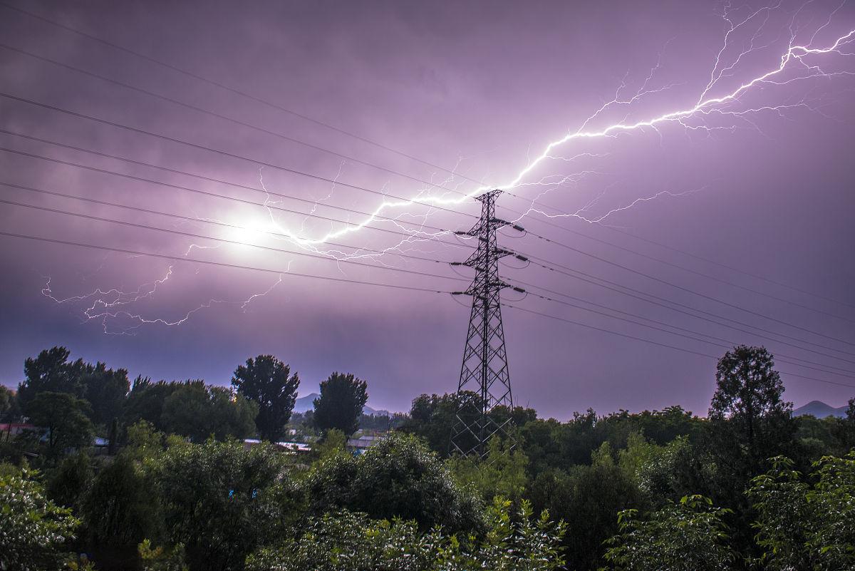 Learn the 7 key differences between lightning and surge arresters ...